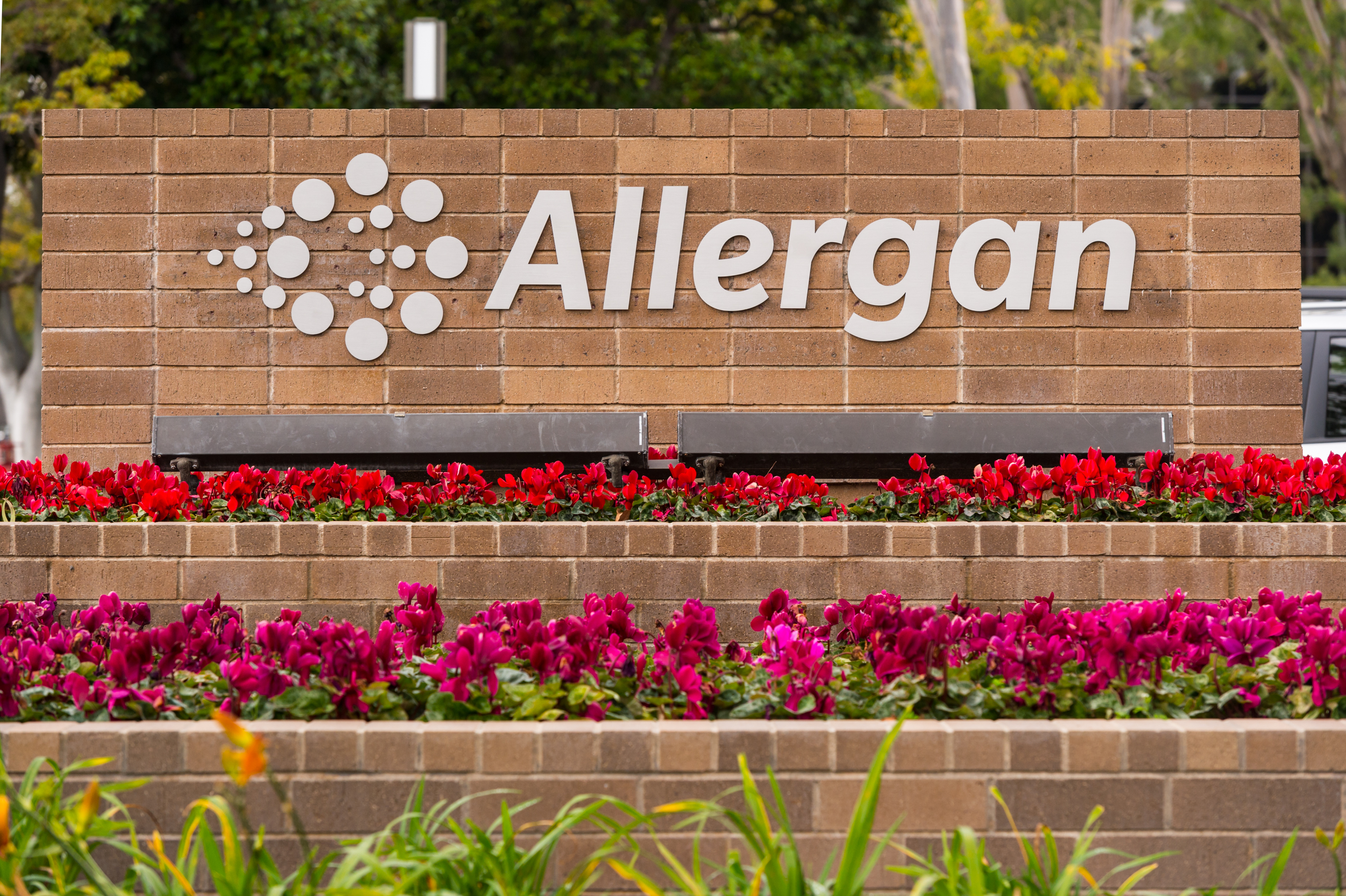 Allergan breast implant sales drop more than 30% in Q1 | MedTech Dive